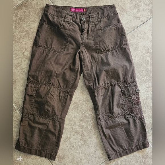 SO | Pants & Jumpsuits | Euc Y2k So Embroidered Capris | Poshmark